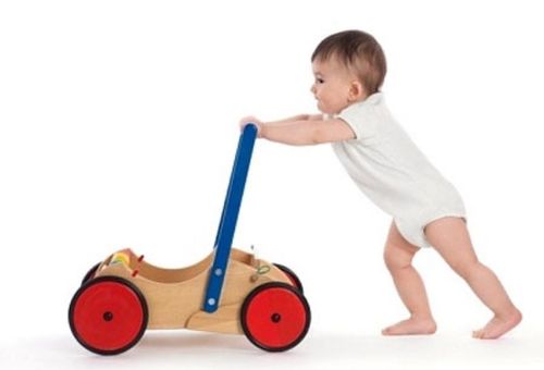 Bé tập đi và những cột mốc mẹ cần lưu ý