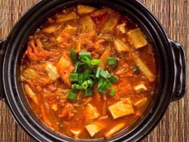 4 cách làm canh kim chi chua cay đúng chuẩn Hàn Quốc ngay tại nhà