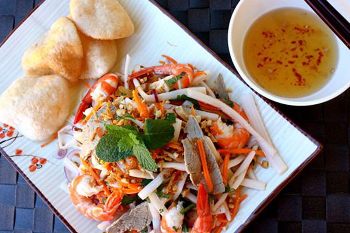 Gỏi gà - 3 cách làm ngon và đơn giản nhất bà nội trợ nào cũng nên biết