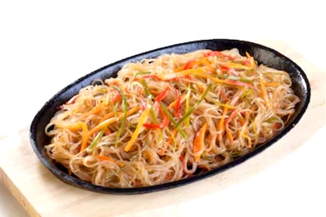 Miến xào rau củ ngon, vị phong phú làm dịu những ngày nóng