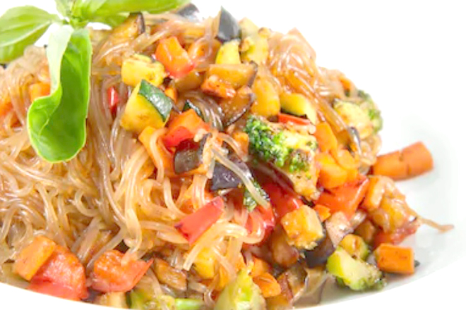 Miến xào rau củ ngon, vị phong phú làm dịu những ngày nóng