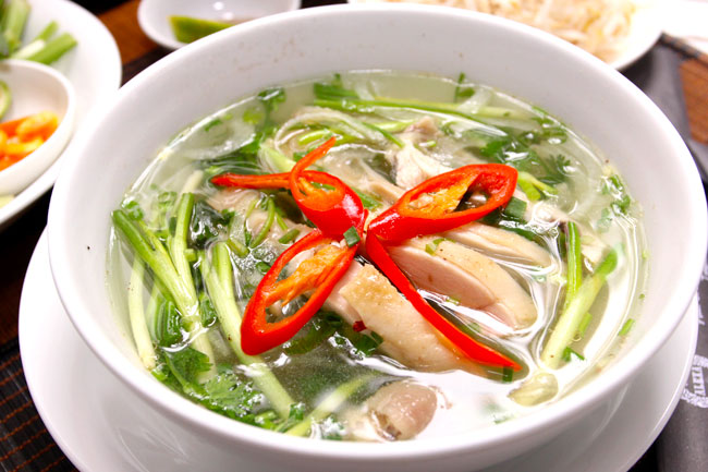 Cách nấu miến gà chuẩn vị, ngon ngọt từ nước dùng
