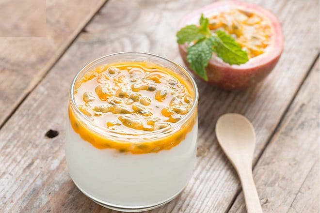Cách làm sữa chua chanh leo mật ong, phô mai ngon “sang xịn mịn”